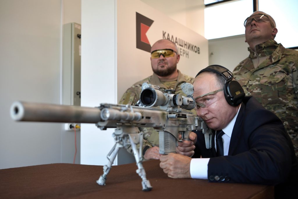 The Pic of the Day: Vladimir Putin shows off Russia's new sniper rifle ...