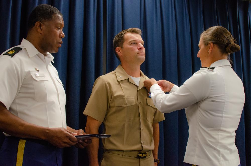 U.S. Navy Cmdr. Michael Keppen Receives Award For Life-saving Rescue ... U.S. Navy Cmdr. Michael Keppen Receives Award For Life-saving Rescue ...