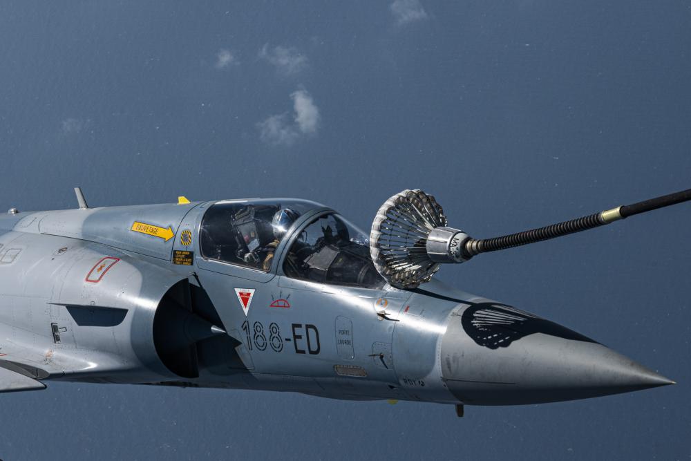 The Pic of the Day: French Mirage 2000 Refuels During African Mission ...