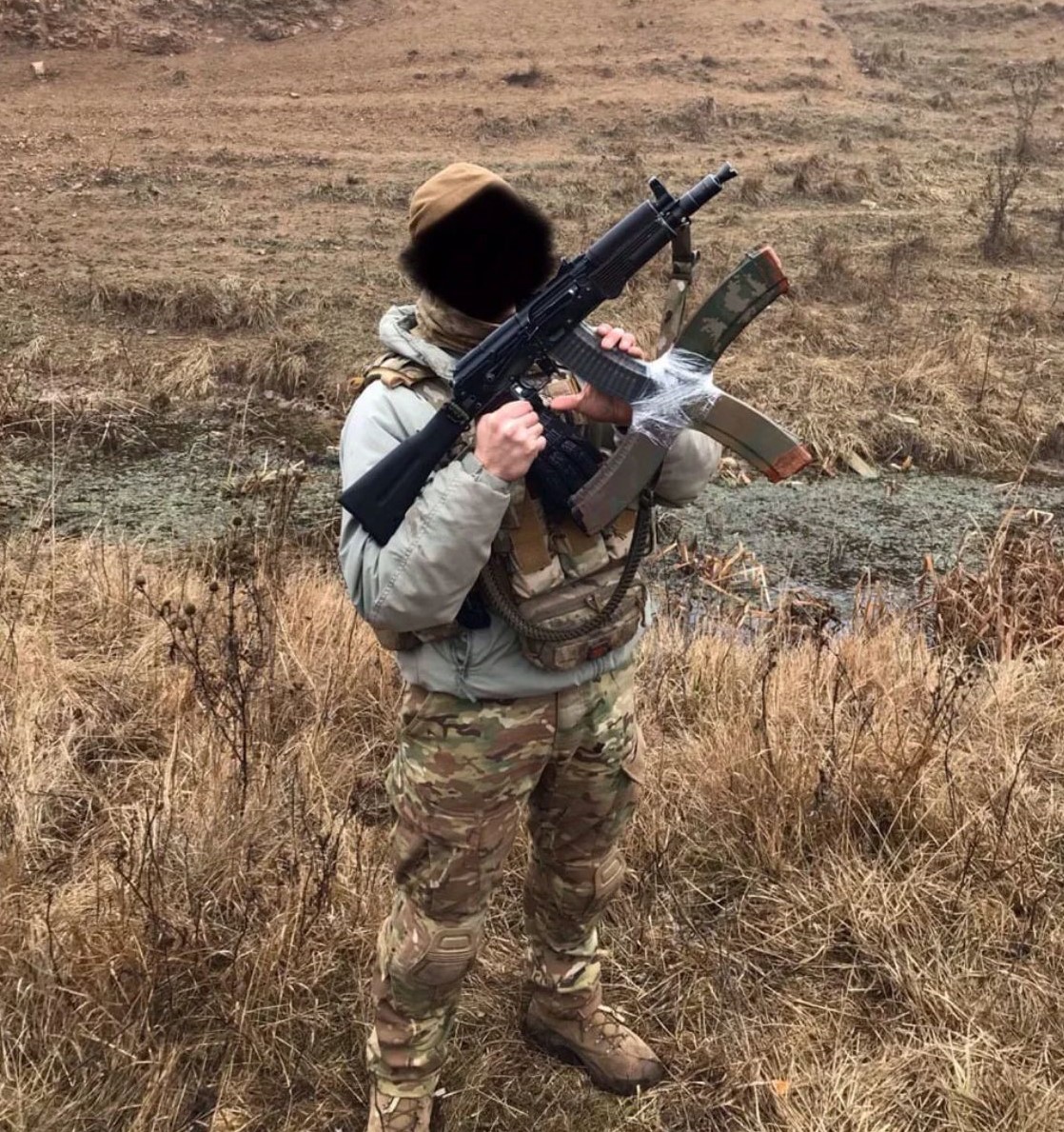 SOFREP Pic of Day: A Ukrainian Soldier And His Unique Method to Carry Magazines | SOFREP