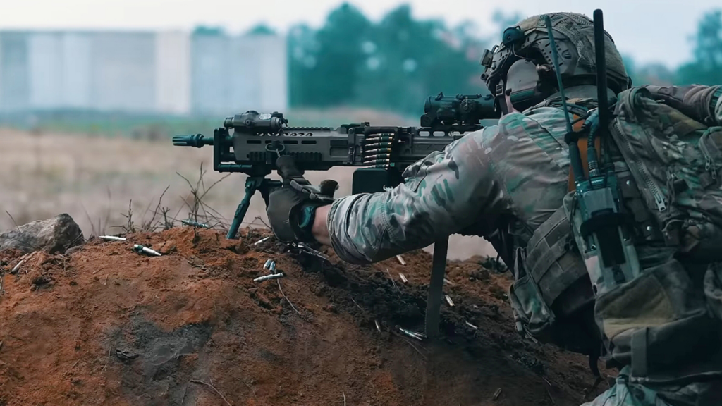 SOF Pic of the Day: A Ranger Fires a KAC Light Assault Machine Gun | SOFREP