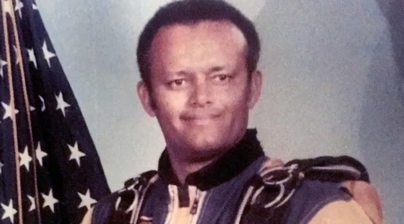 Remembering William Goines: Pioneering Black Navy SEAL Passes Away at ...