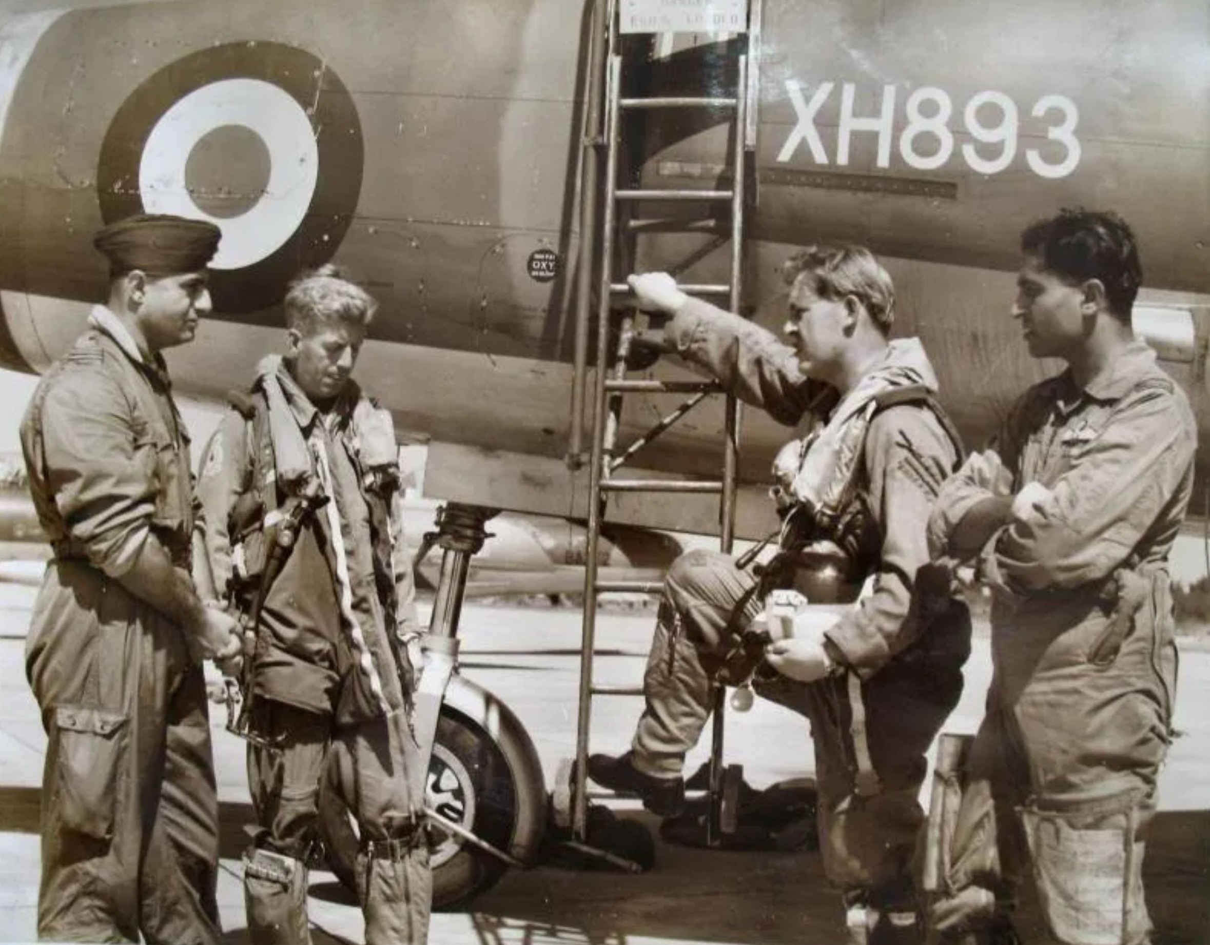 SOFREP Pic of the Day: Indian and Royal Air Force Personnel With A Gloster Javelin, Circa 1963 ...