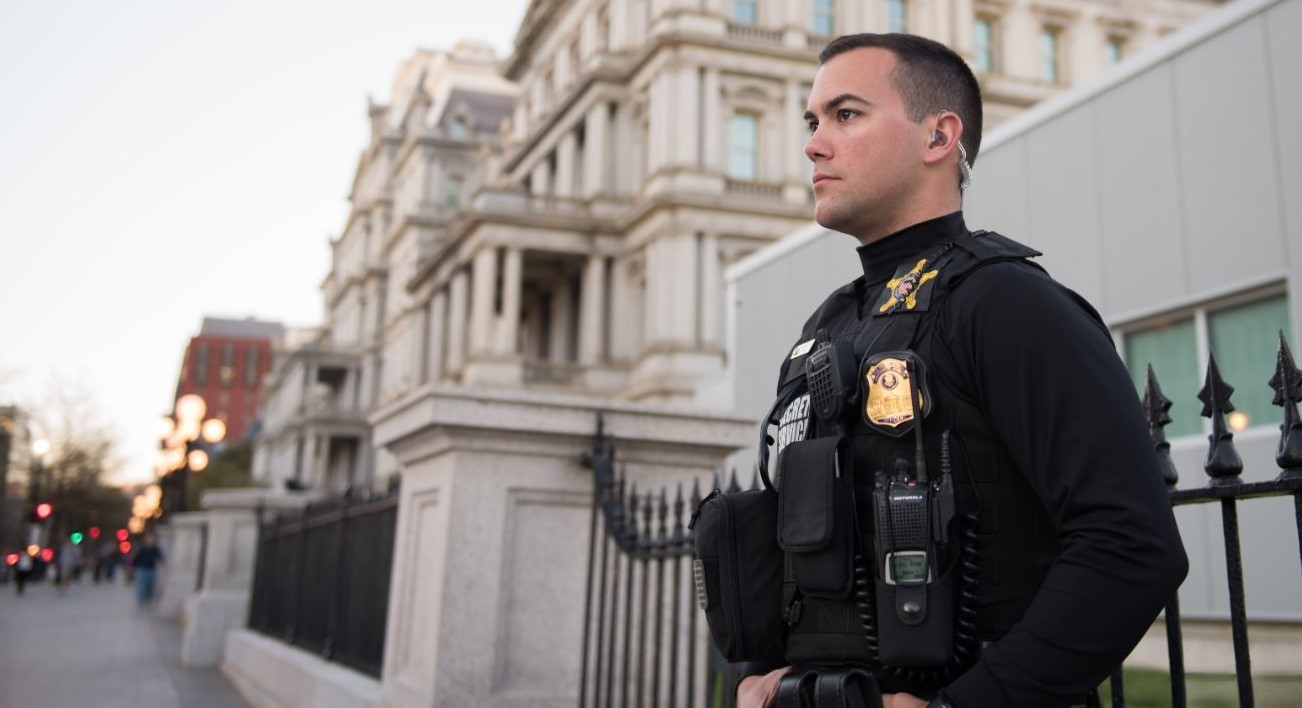 Uniformed Secret Service Officer Accidentally Shoots Himself on Duty ...