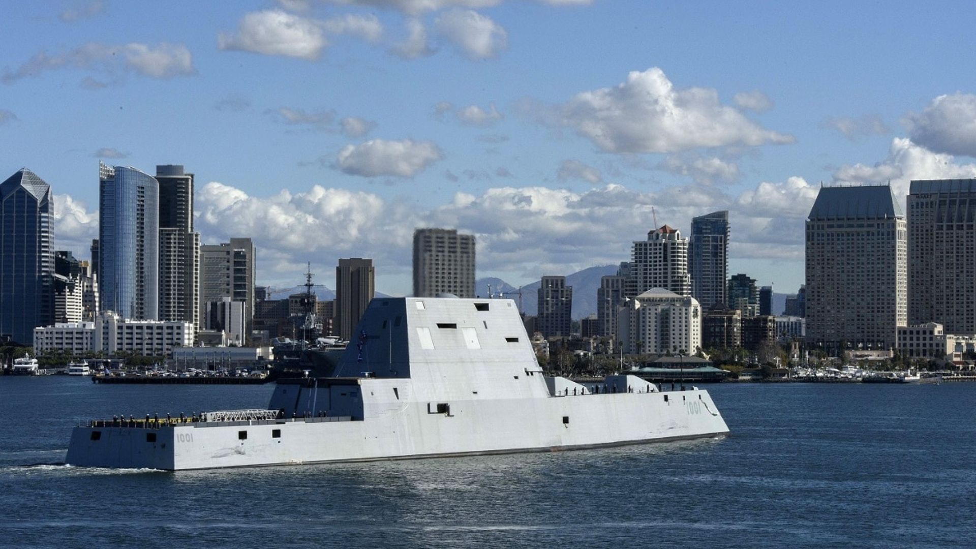 US Navy Zumwalt Destroyers Surge Toward Hypersonic Attack Ability | SOFREP